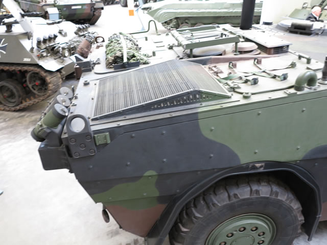 WarWheels.Net - Photos of the Fennek Light Armored Reconnaissance Vehicle